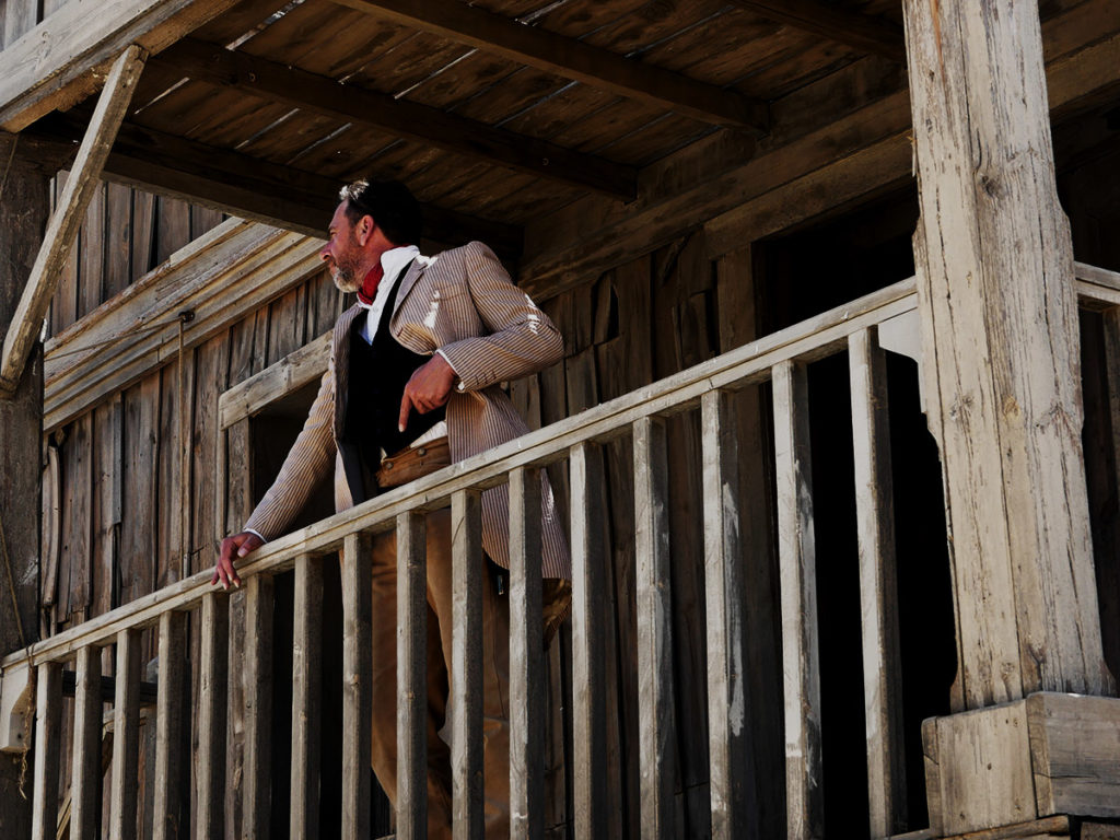 Ultime-Western-Header-Homme-Balcon – UltimeWestern